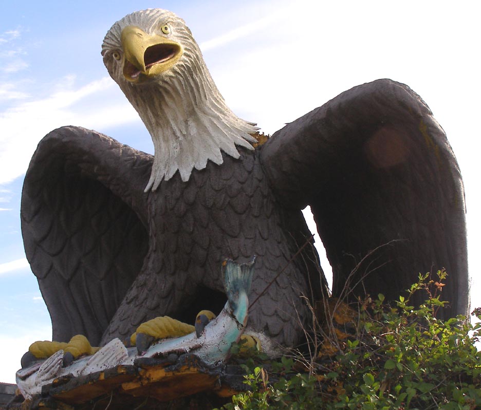 Eagle Statues | RoadsideArchitecture.com