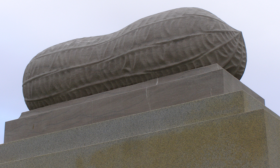 Giant Nut Statues | RoadsideArchitecture.com