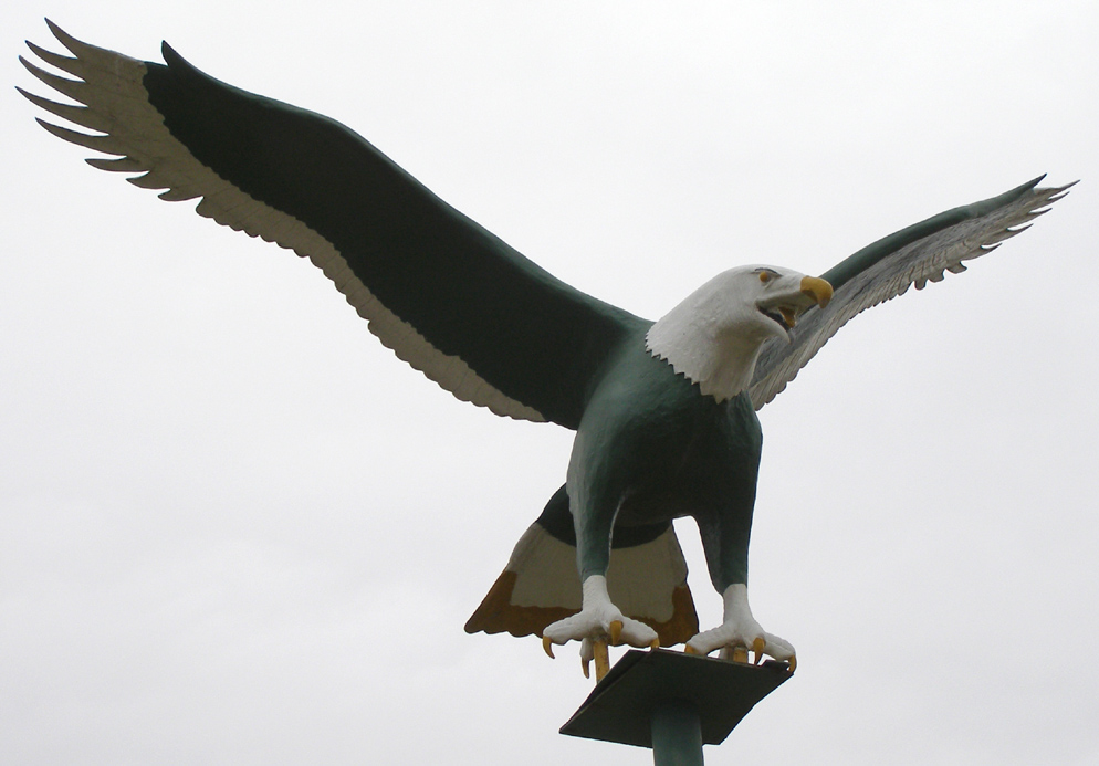 Eagle Statues | RoadsideArchitecture.com