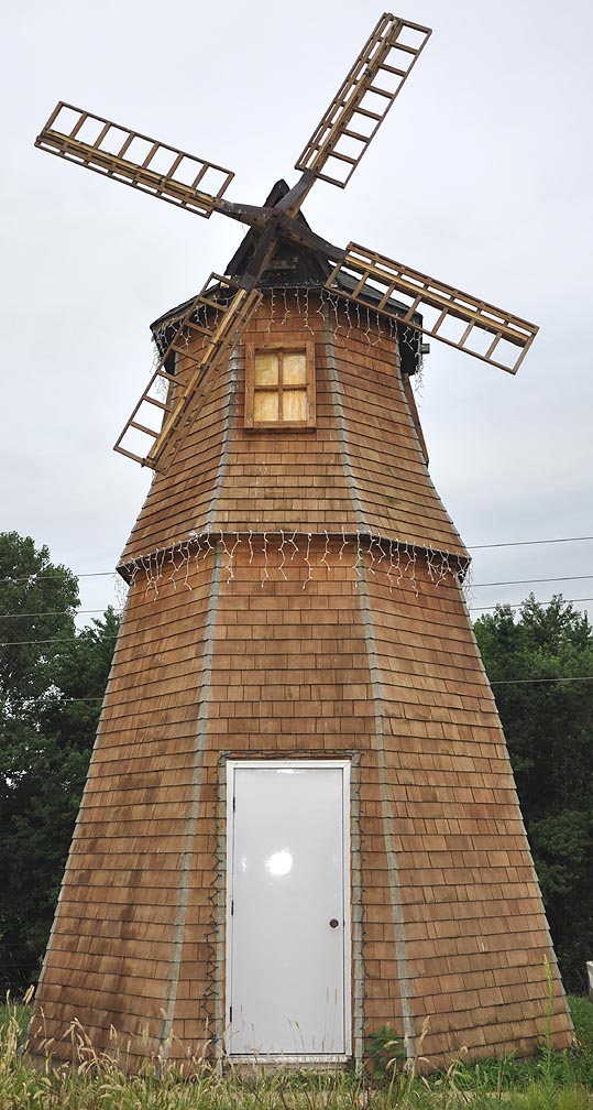Windmill Buildings | RoadsideArchitecture.com