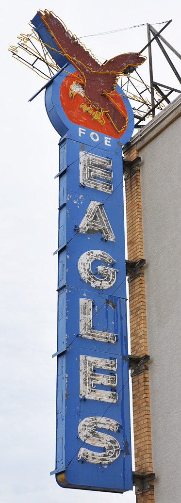 Kansas Signs | RoadsideArchitecture.com