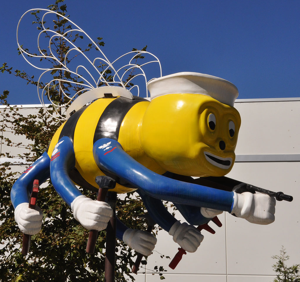 Insect Statues | RoadsideArchitecture.com