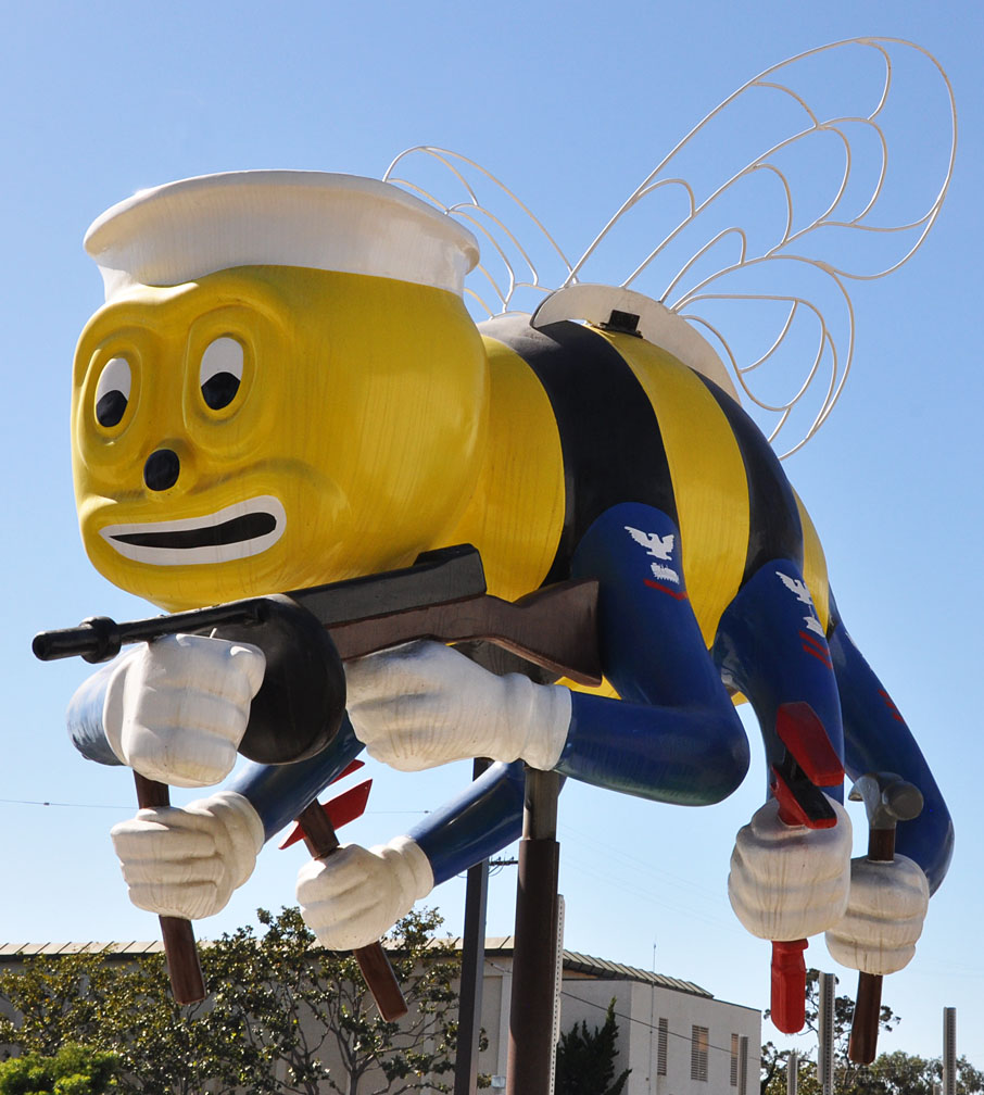 Insect Statues | RoadsideArchitecture.com