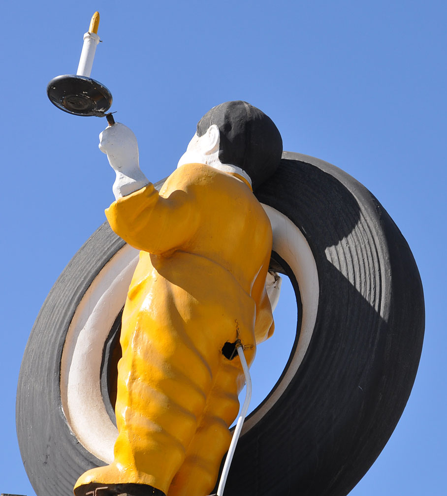 California Statues | RoadsideArchitecture.com