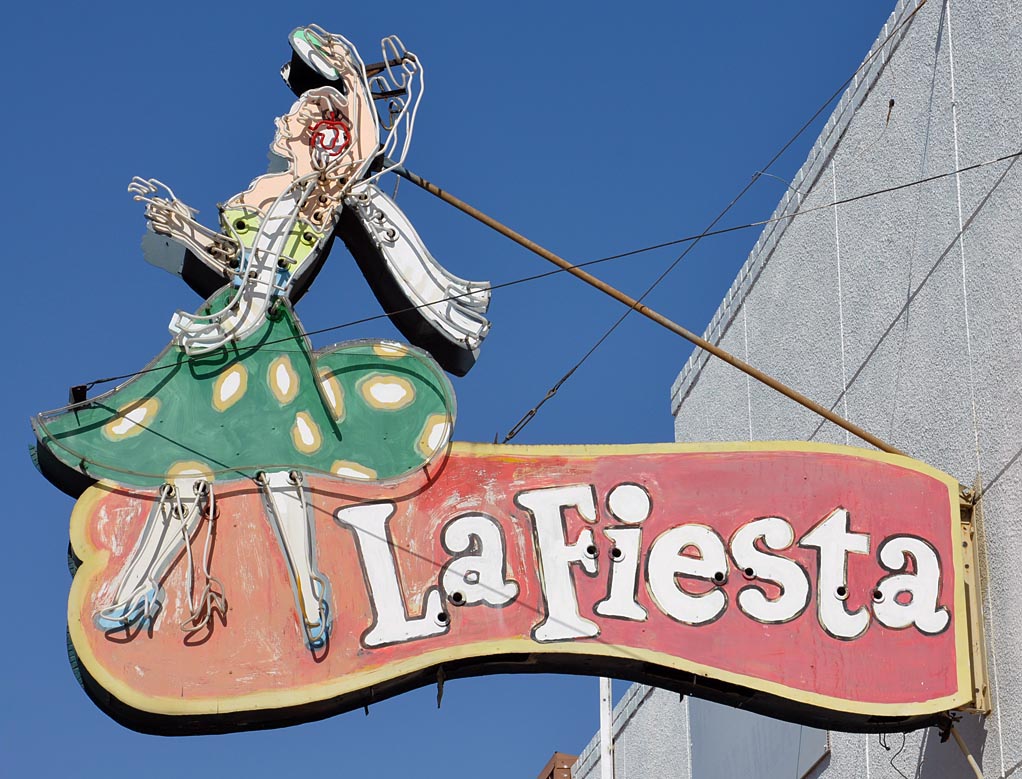 Fresno Signs | RoadsideArchitecture.com