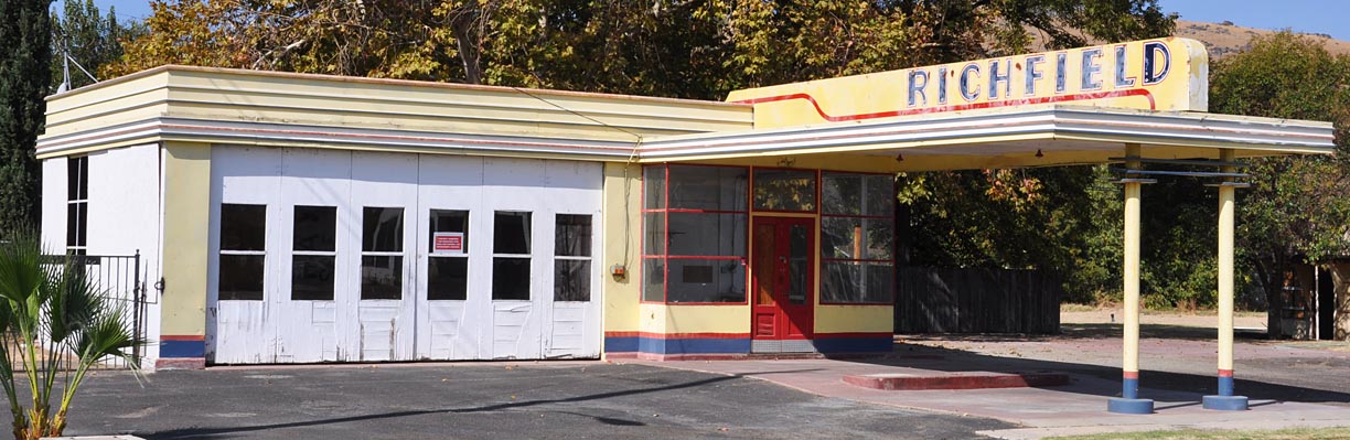 California Richfield Gas Stations | RoadsideArchitecture.com