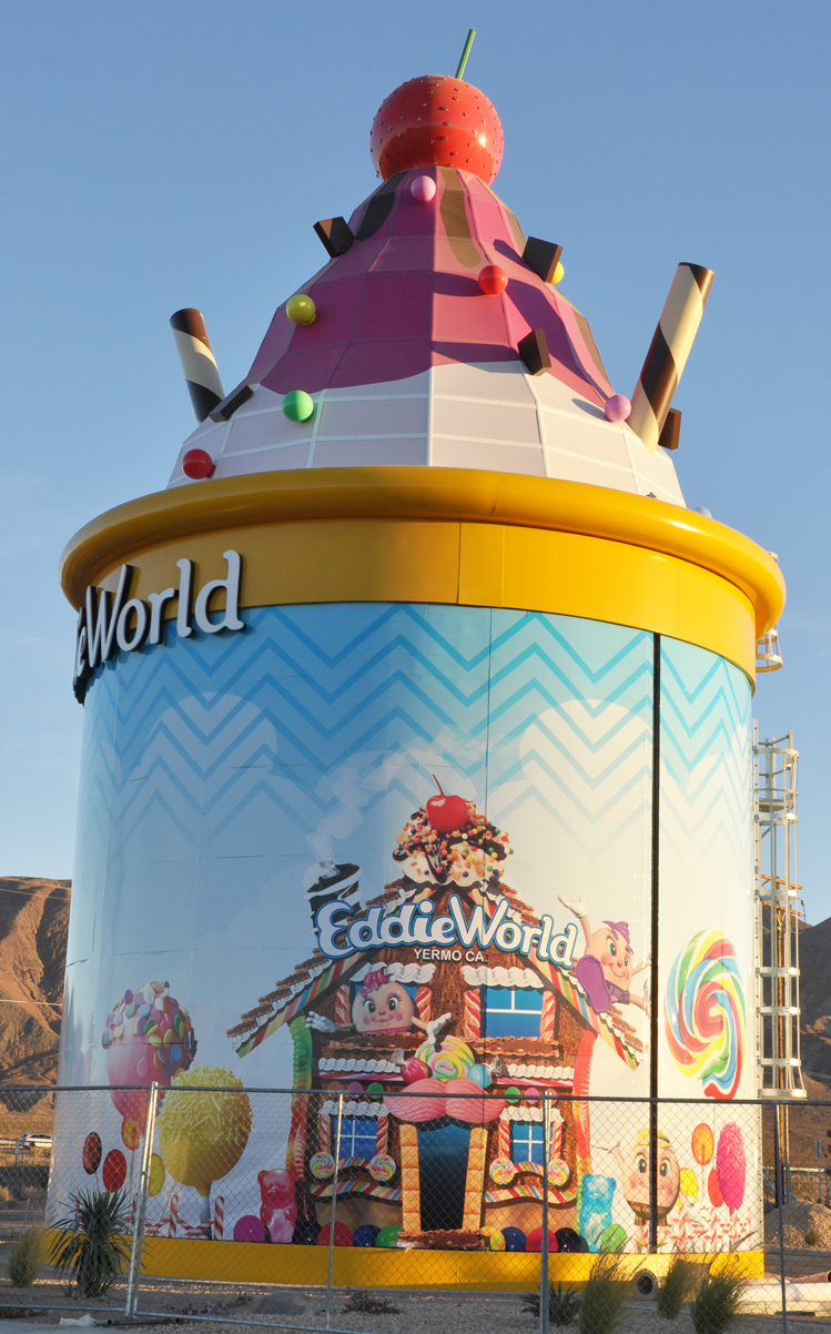 Giant Ice Cream Statues | RoadsideArchitecture.com