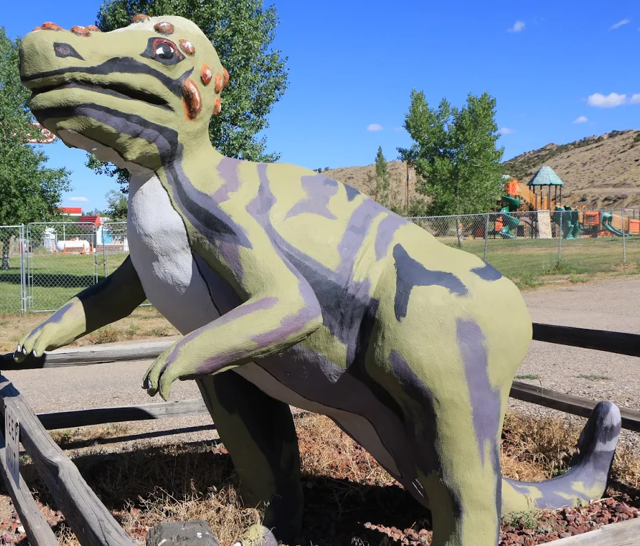 Colorado Dinosaur Statues | RoadsideArchitecture.com