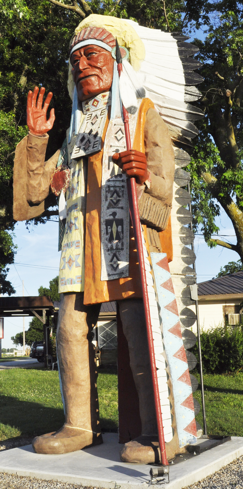 Indian Statues | RoadsideArchitecture.com